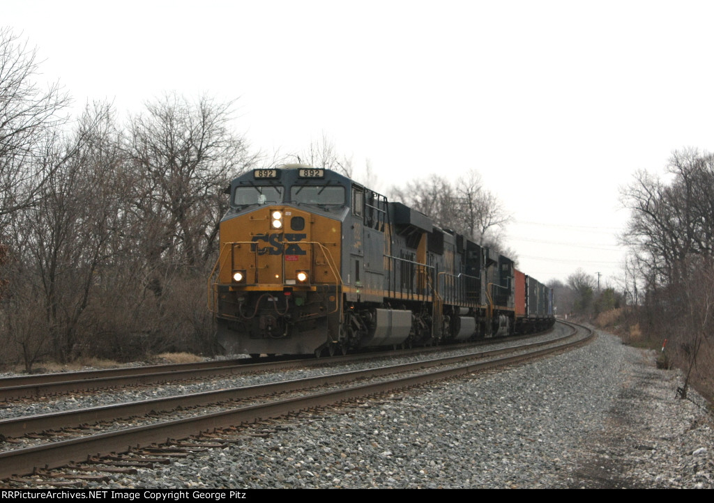 CSX 892 and train Q031